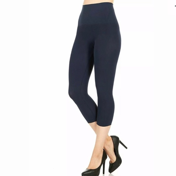 Assets By Spanx | Pants & Jumpsuits | Assets By Spanx Capri Leggings ...